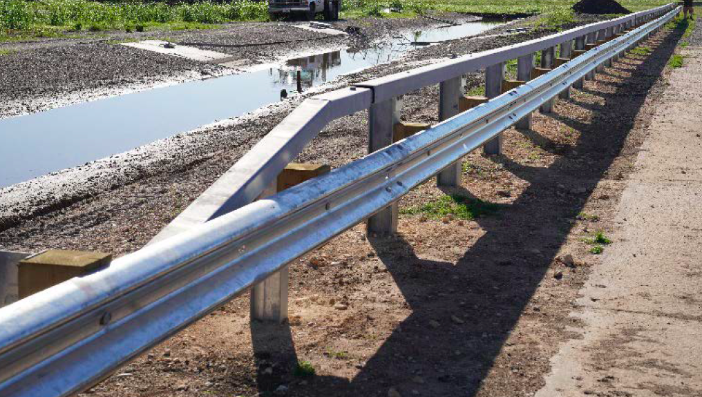 DEVELOPMENT AND EVALUATION OF MASH TL-4 GUARDRAIL SYSTEM - Roadside ...